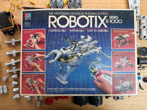 1984 ROBOTIX mixed parts in R-1000 box contains some parts from R-1100 ...