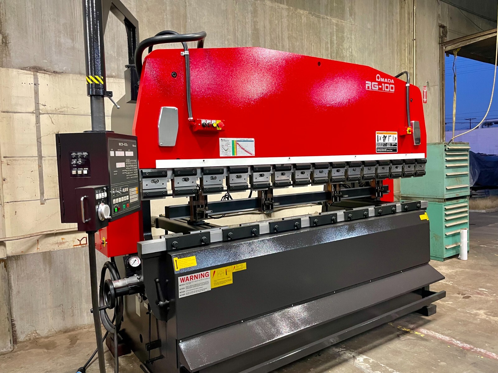 2000 Amada RG-100 CNC Press Brake With NC9-EXII Control | eBay