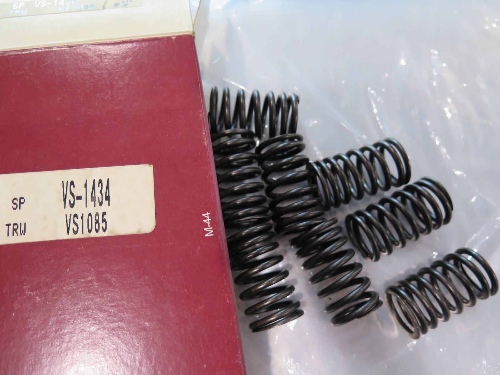 Sealed Power VS-1434 Engine Valve Springs Box of 8 NOS (11B2-1) | eBay