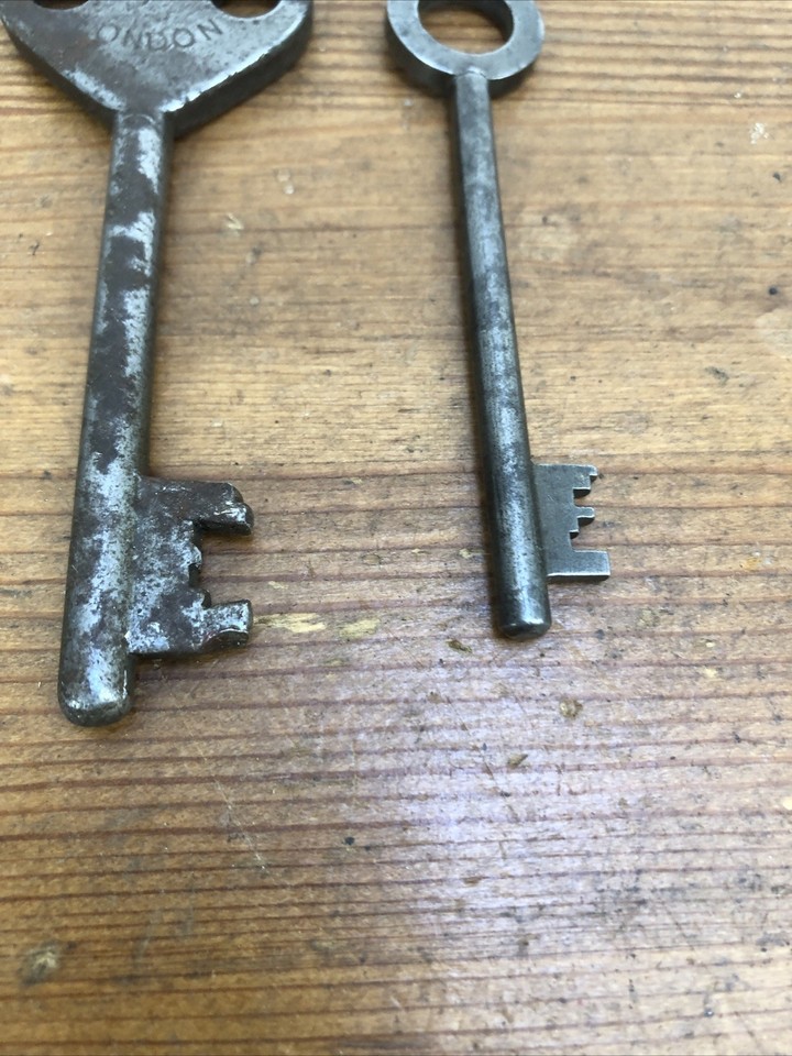 Royal Mail G.P.O. Post Box Keys Chubb London Metal Keys | eBay