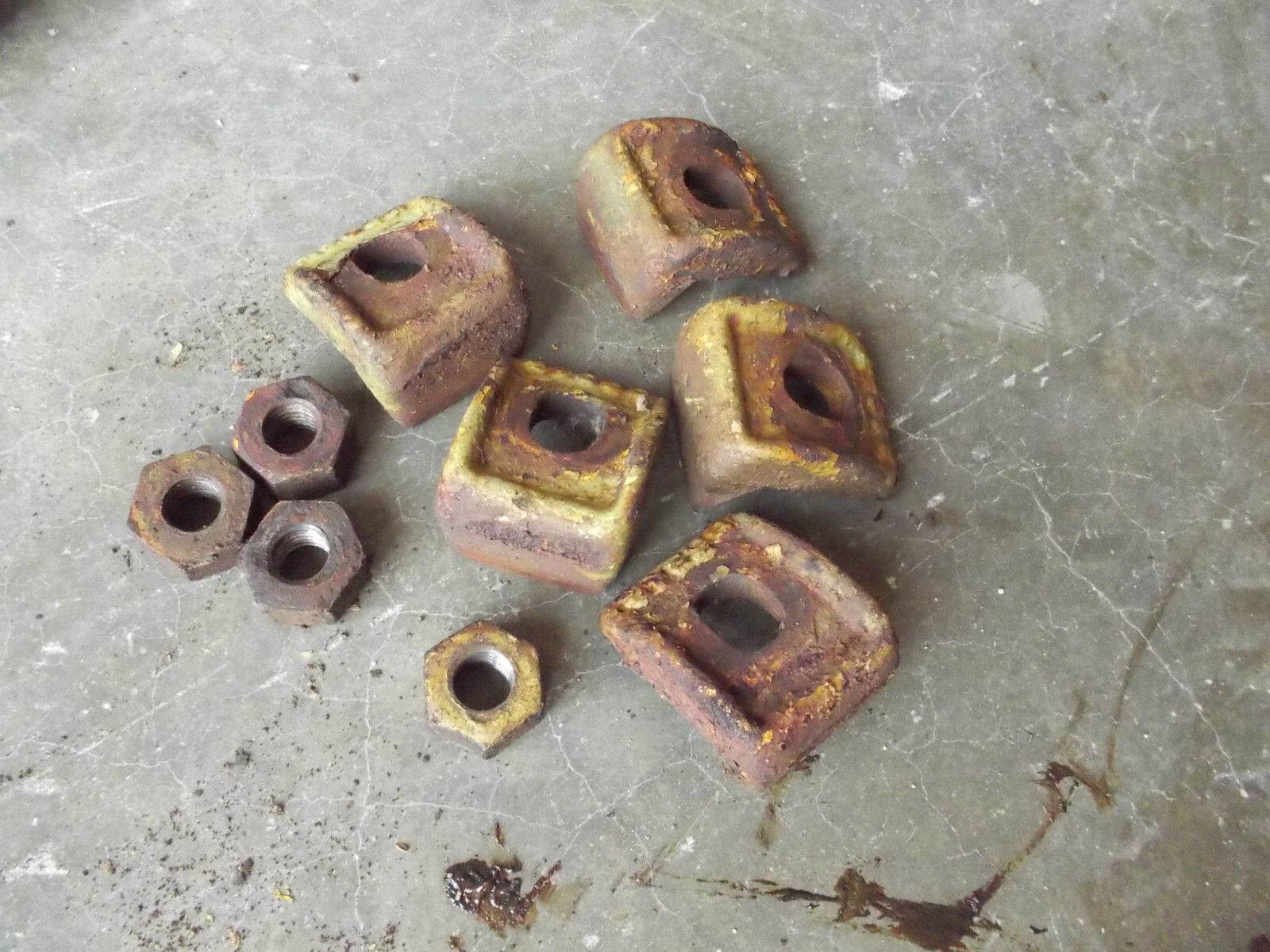 1949 John Deere A JD Tractor 5) Orignal hub to rim wheel buckle clamps ...