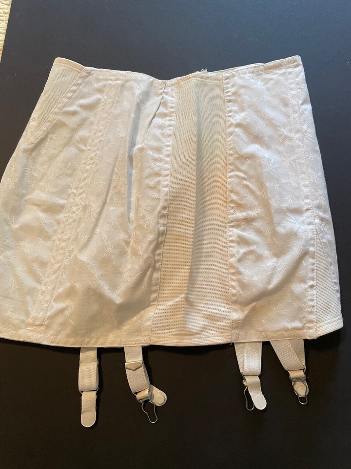 VINTAGE MONTGOMERY WARD BONED CORSET GIRDLE..OPEN BOTTOM.4 GARTERS ...