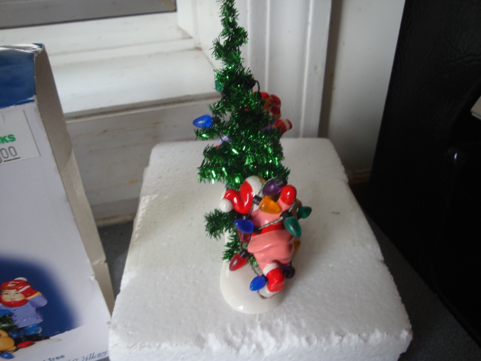 COLLECTIBLE DEPT 56 SNOW VILLAGE "EVERYONE DECORATES THE TINSEL TREE ...