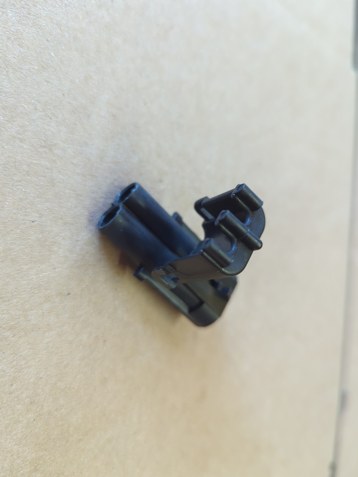 Pack Of 76 Delphi Weather Pack Male Shroud Connectors P/N 12010973 | eBay