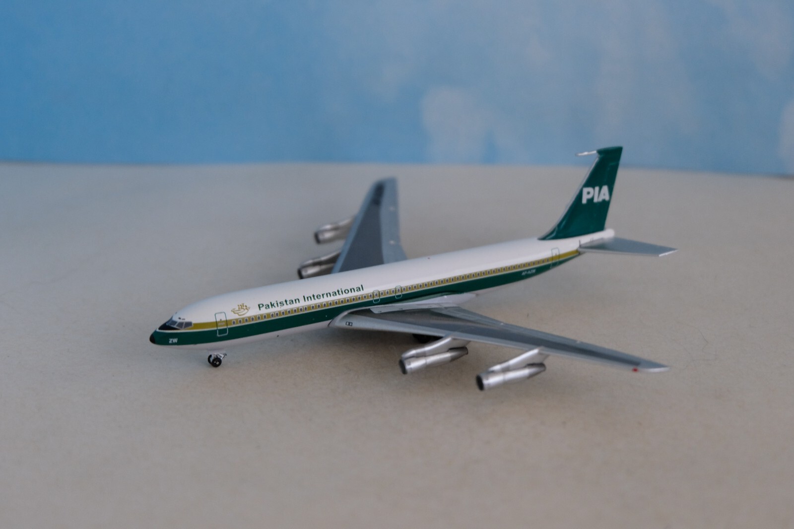1:400 AeroClassics: PIA PAKISTAN, B707-320B, Reg: AP-AZW | eBay