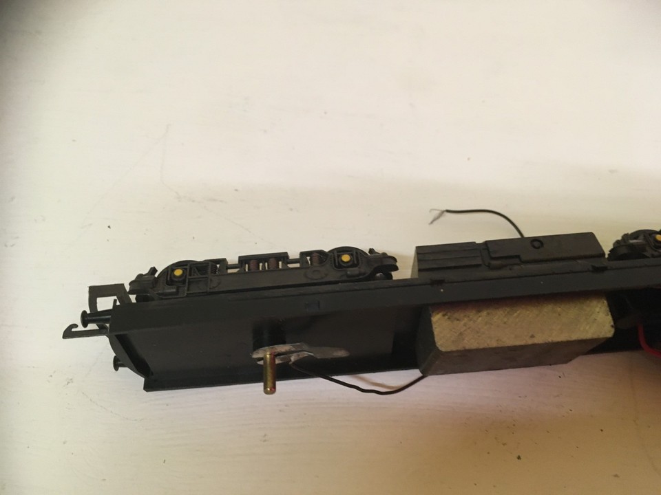 Lot..491z....OO GAUGE LIMA CLASS 33 MOTORISED CHASSIS...FOR SPARES ...