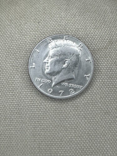 1972-D Kennedy Half Dollar 50 Cent Coin, a D on the front and an R on ...