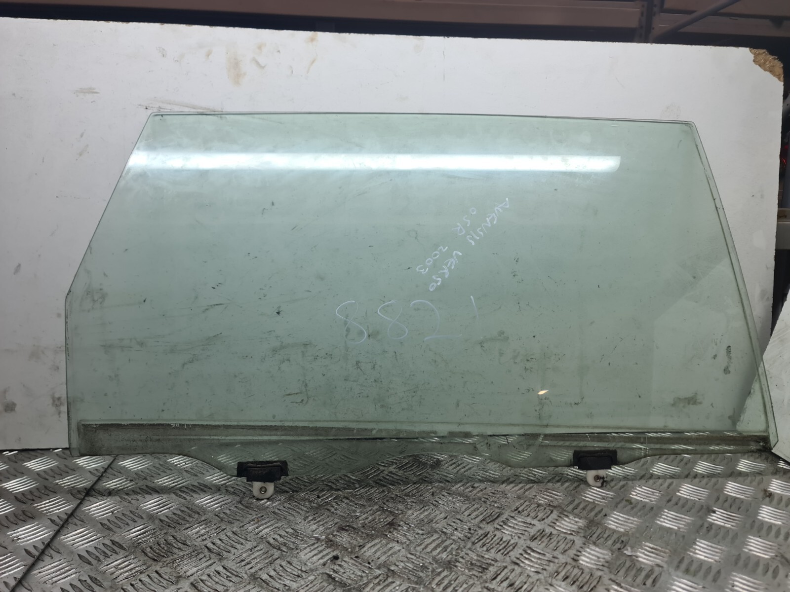 Toyota Avensis Verso 2003 window glass DRIVER side Rear OSR Right RH ...