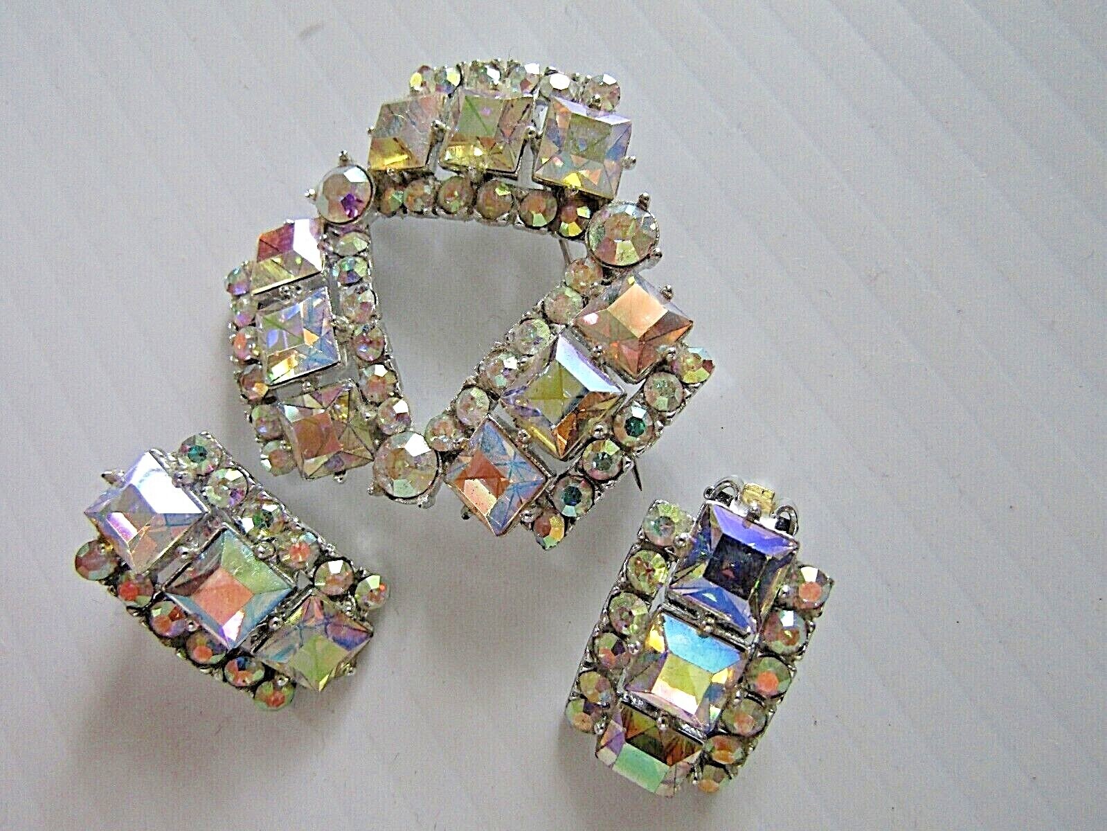 VINTAGE FLASHY AURORA SQUARE RHINESTONE BROOCH & EARR… - Gem