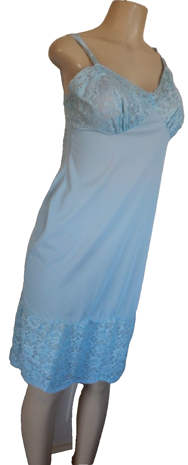 Vanity Fair Light Blue Nylon Full Slip - Size 36 Nig… - Gem