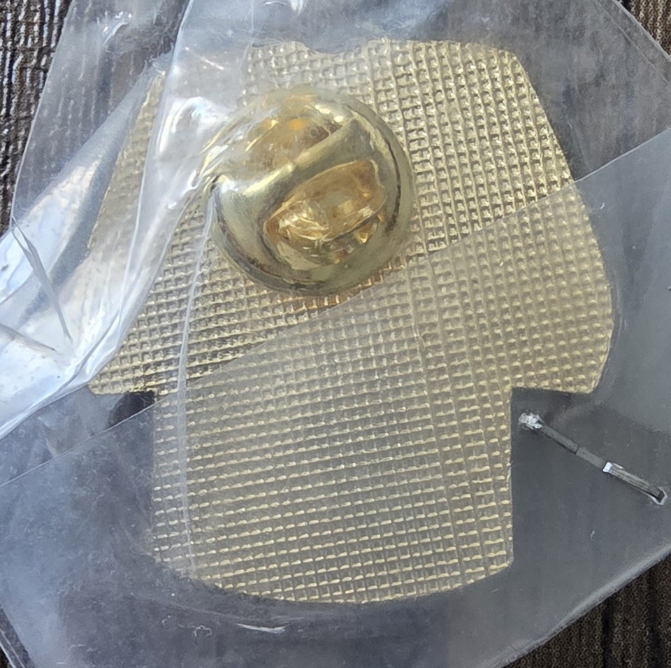 Chicago Blackhawks NHL Hockey TOEWS 19 (Jonathan) Jersey Pin NEW IN ...