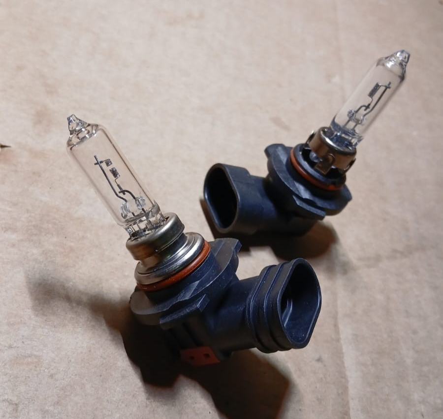 Philips Ultinon Access LED car headlight bulb (HB3/HB4), ultra-compact ...