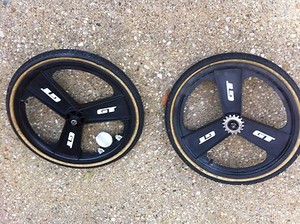 Rare GT Vintage BMX Mag Wheels / Tires Black Excellent