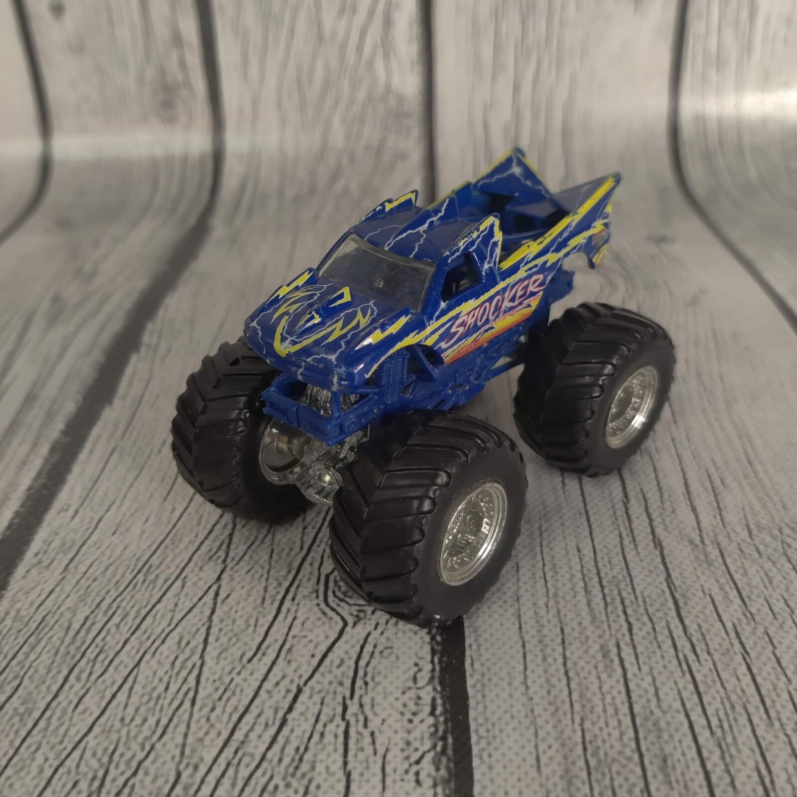Hot Wheels Monster Jam Truck "Shocker" Die-Cast Vehicle 4x4 Mudder Off ...
