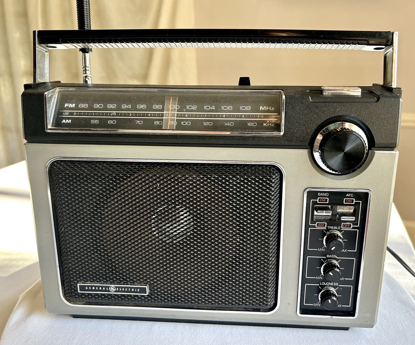 VTG 1979 GE General Electric Portable AM/FM Long Range Super Radio 7 ...