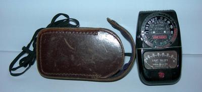 VINTAGE GENERAL ELECTRIC LIGHT METER DW-48 W/ LEATHER CASE"WORKS GOOD ...