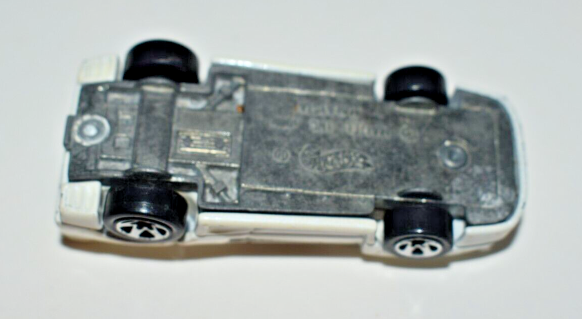 Hot Wheels 1988 White Ferrari F40 With Opening Trunk Made in Malaysia ...