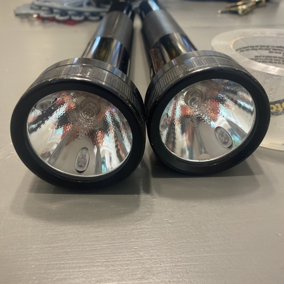 (2) Streamlight 20XP-LED Flashlights No Battery Or Charger Working Is ...