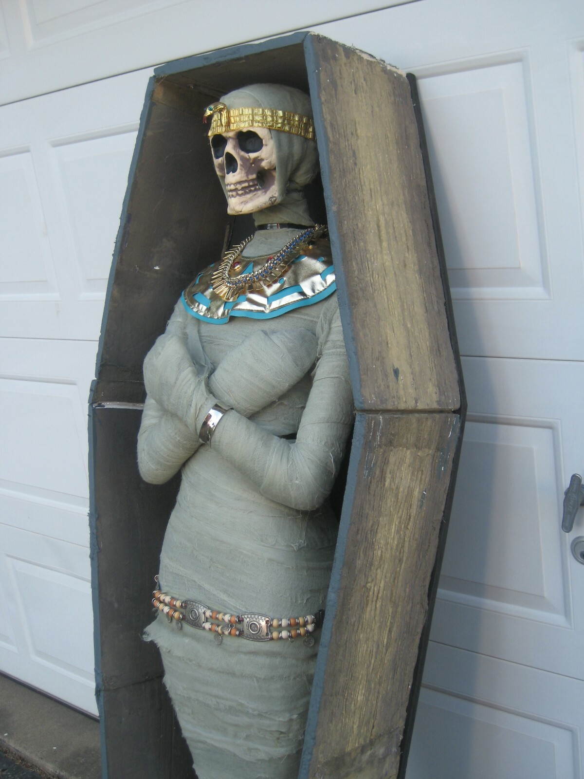 Halloween Life Size Coffin Casket Prop + Mummy ! 63" Tall ! 5/8 ...