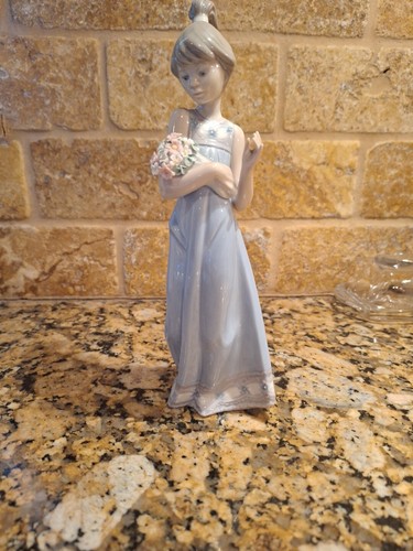 LLADRO # 5604 “Spring Token girl” with Bouquet. Made In Spain *RARE* | eBay