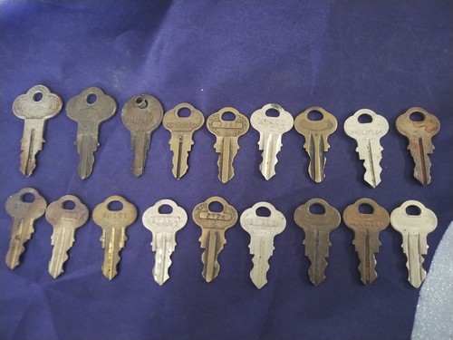 LARGE VINTAGE LOT 18 CHICAGO UTILITY PADLOCK LOCK CUT KEYS | eBay