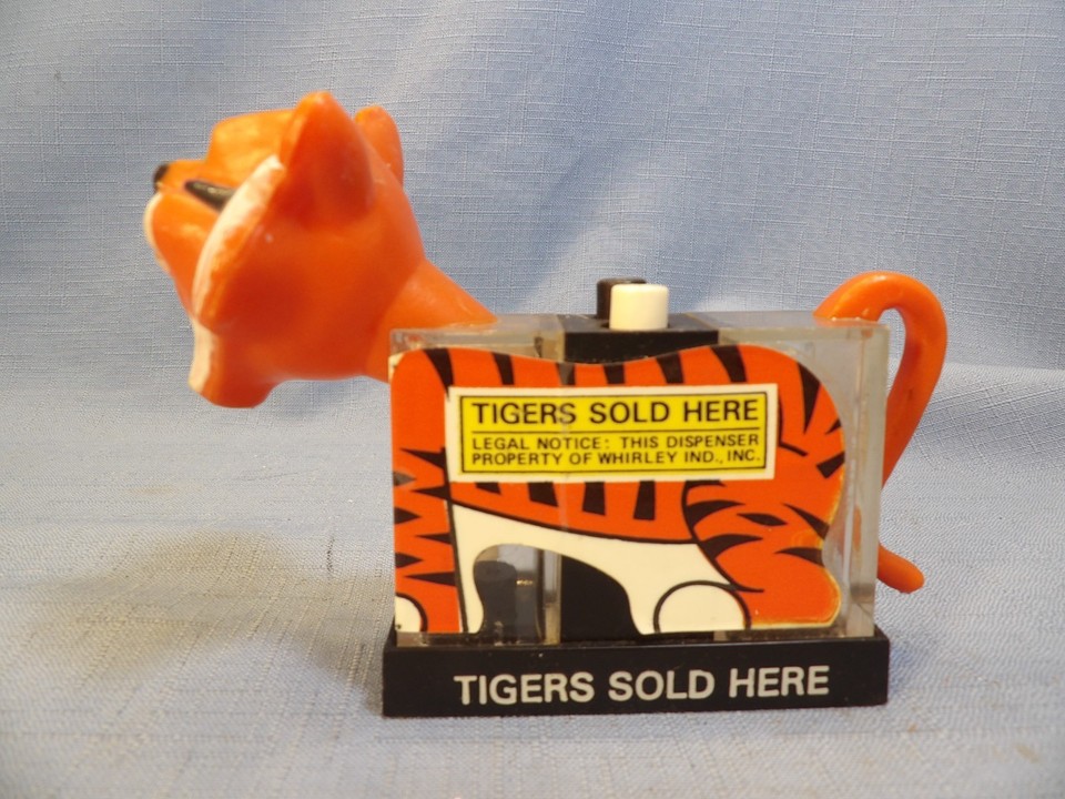 1974 ESSO MOBIL EXXON TIGER SALT PEPPER SHAKER DISPLAY ~ GAS OIL | eBay UK