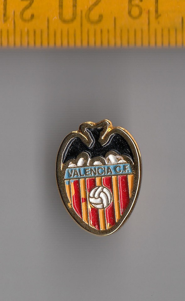 FOOTBALL CLUB PIN BADGE SPAIN Butterfly Back Logo pin badge | eBay UK