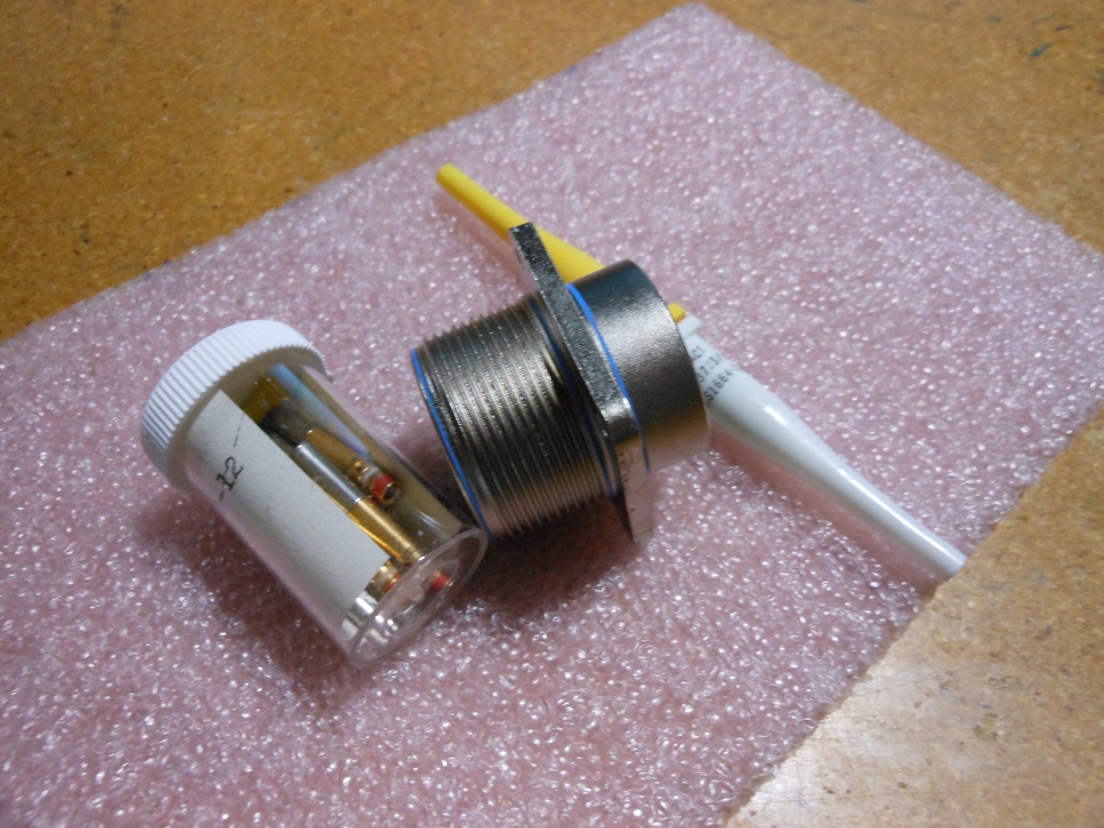 MATRIX CONNECTOR WITH CONTACTS # MS3452L20-15SZ NSN: 5935-01-070-6937 ...