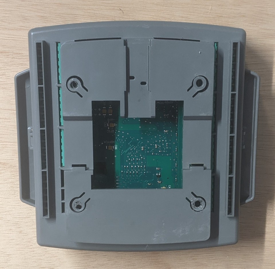 23 Staefa Control System TALON Predator Controllers 587-115 / 587-170 ...