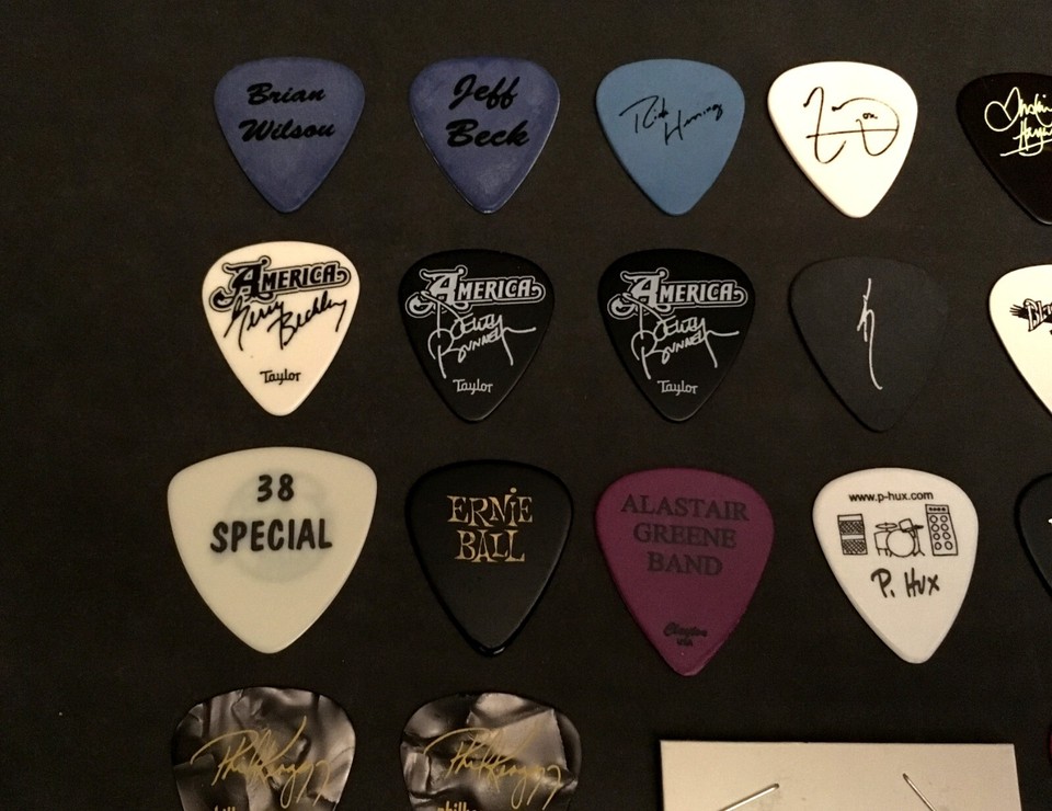 GUITAR PICK LOT: AMERICA,JEFF BECK,ZZ TOP,RUNDGREN,BB KING,KEAGGY ...