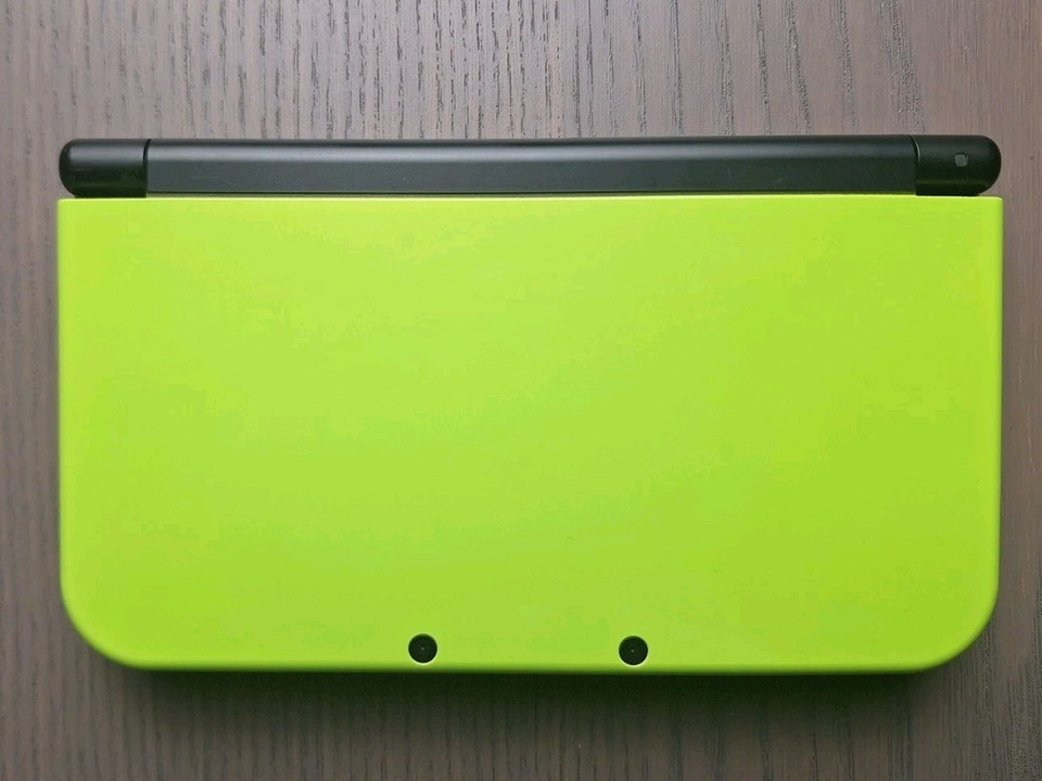 New Nintendo 3DS LL XL Lime Black Region Free Cracked Screen Will not ...