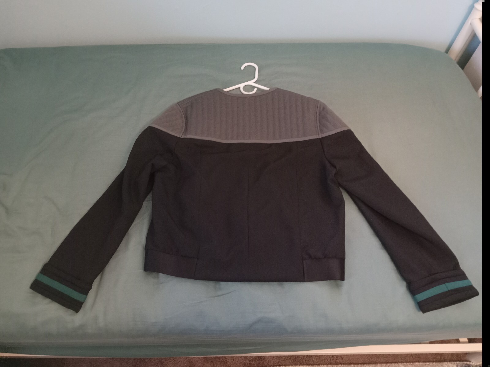 Star Trek Science Officer Cosplay - Gem