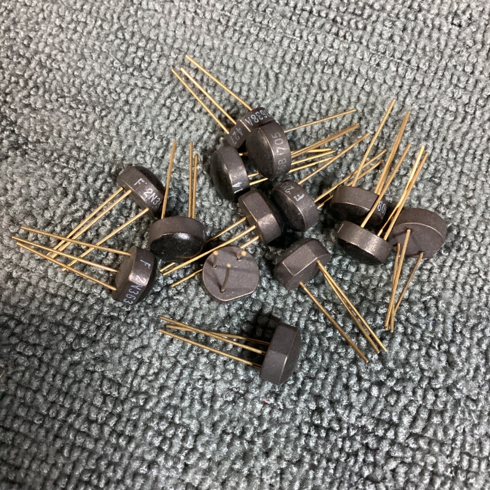 17 Pc - Fairchild Semiconductor GOLD 3-Pin Transistor - 2N-3643/3568 ...
