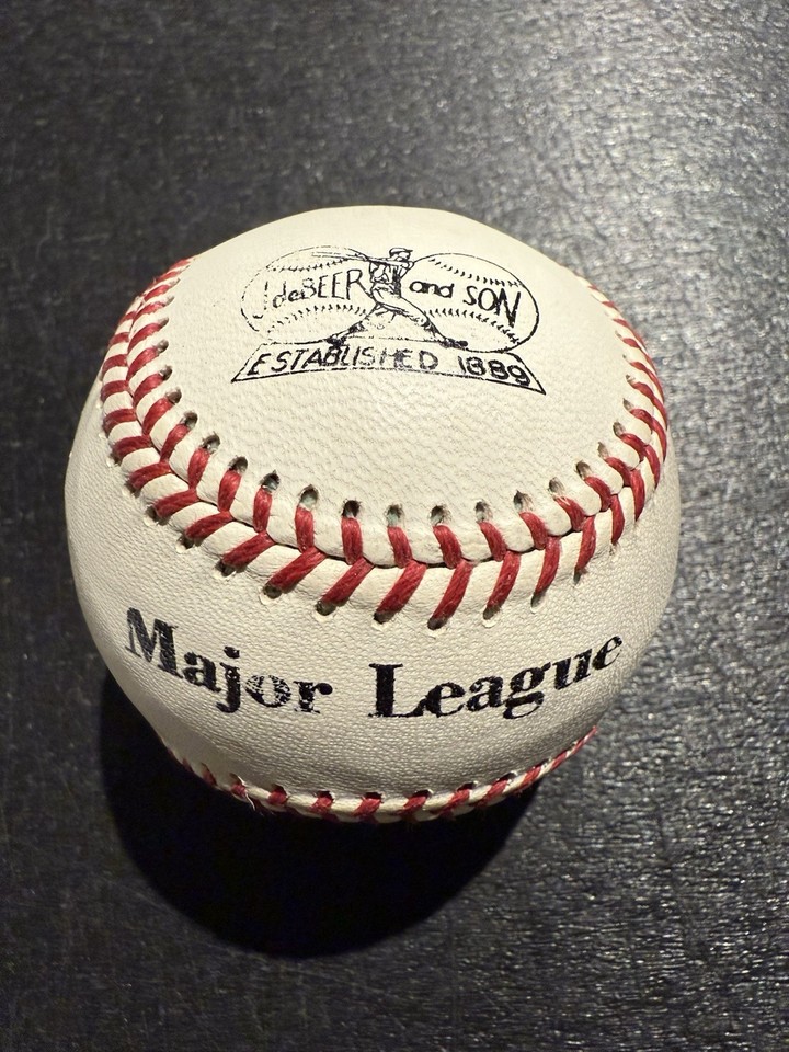 Roger Maris Single Signed Baseball Beckett Authenticated Very Bold ...