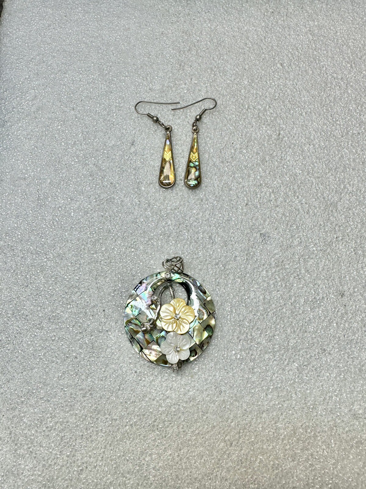 Vintage Highly Detailed Abalone & MOP Pendant W Abalo… - Gem