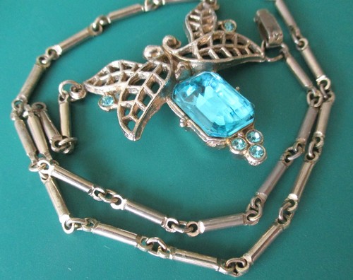 ANTIQUE VTG PENDANT NECKLACE/CHOKER INSECT BUG FLY BLUE GLASS BAR LINK ...