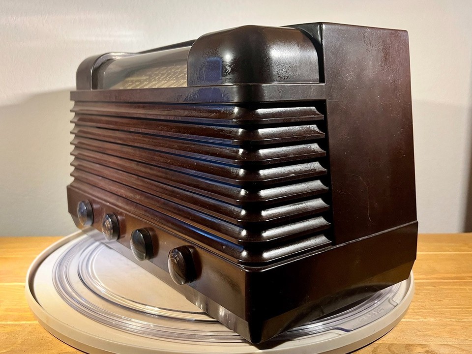 1948 Truetone D2819 AM/FM Dual Band Brown Bakelite Tube Radio – Works ...