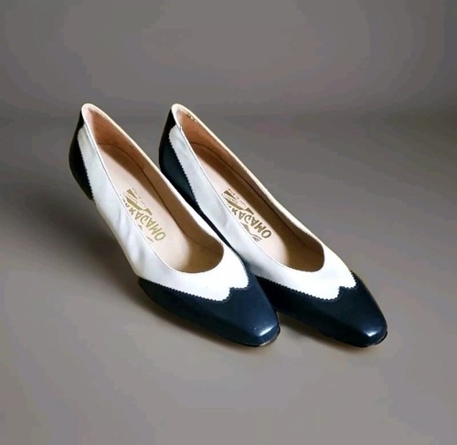 VINTAGE NEW SALVATORE FERRAGAMO 9AAA BLUE/CREAM WINGTIP LOW HEEL ...