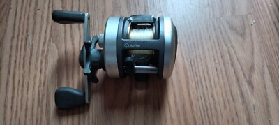 QUANTUM IRON IR300C BAITCASTING FISHING REEL - with Box | eBay