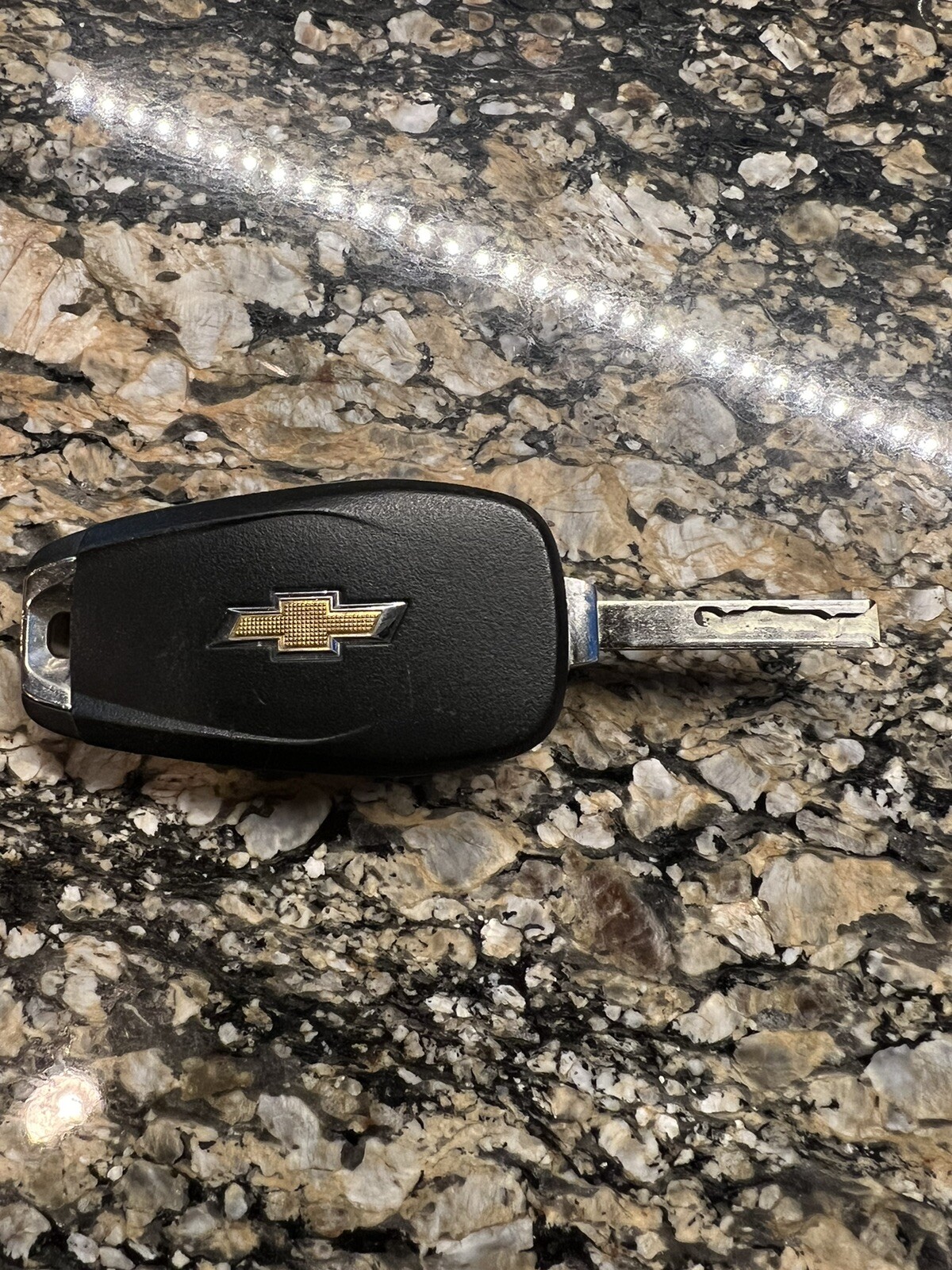 OEM Chevy Trax Sonic Flip Key 2298A-T003 – 4 Button Remote – 2019–2022 ...