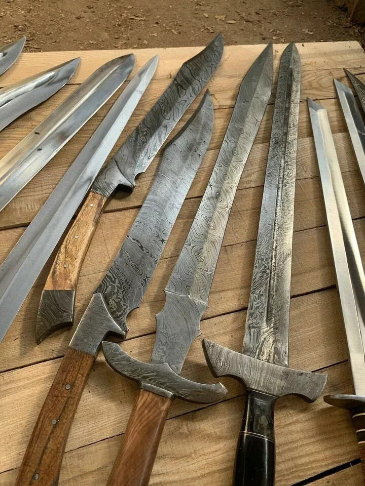 Mixed Lot of 13 Damascus / Carbon Steel 10 Swords, 2 Daggers and 1 ...