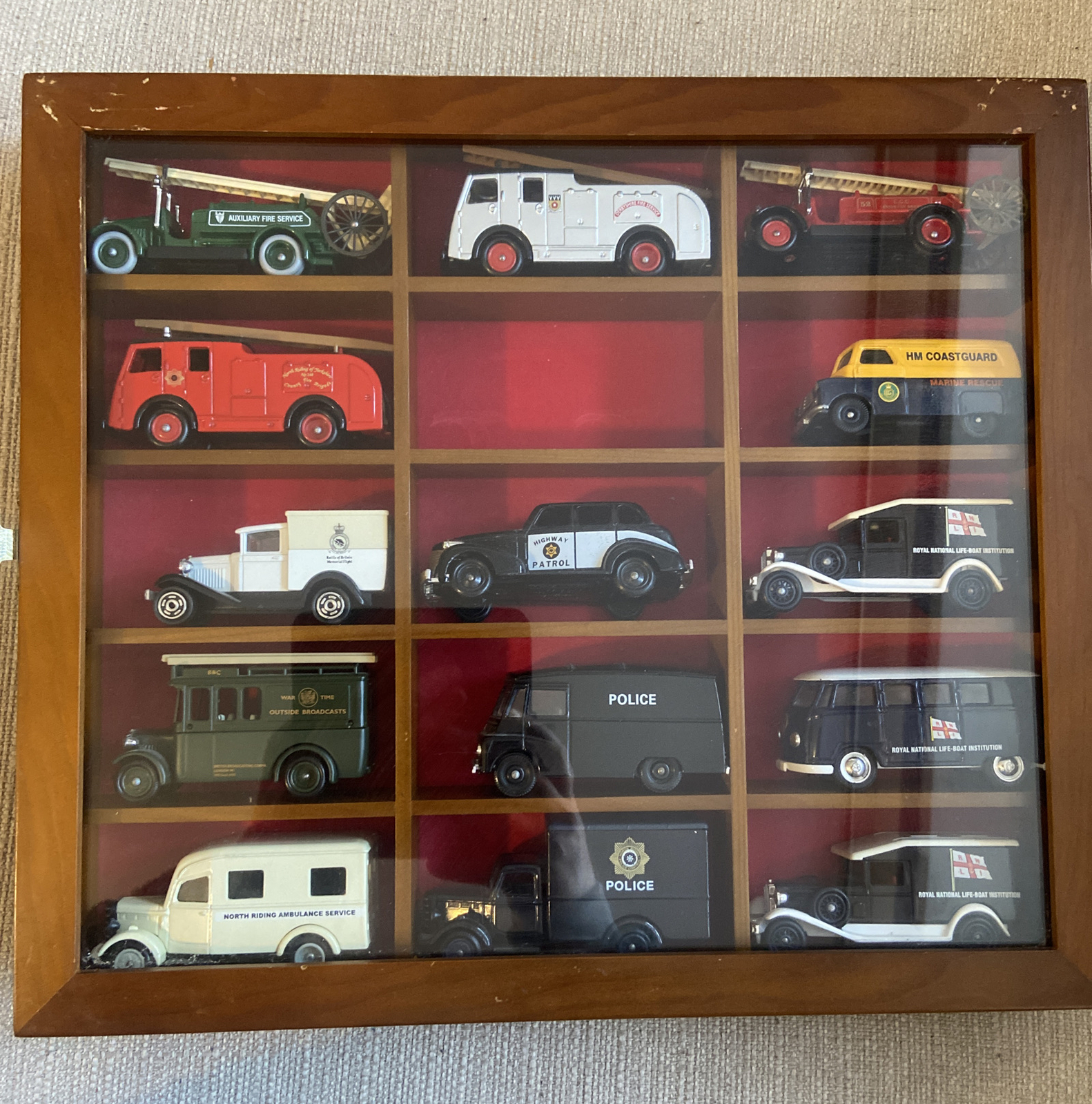 LLEDO Wooden wall hanging Model Car GLASS FRONT display case & 14 ...