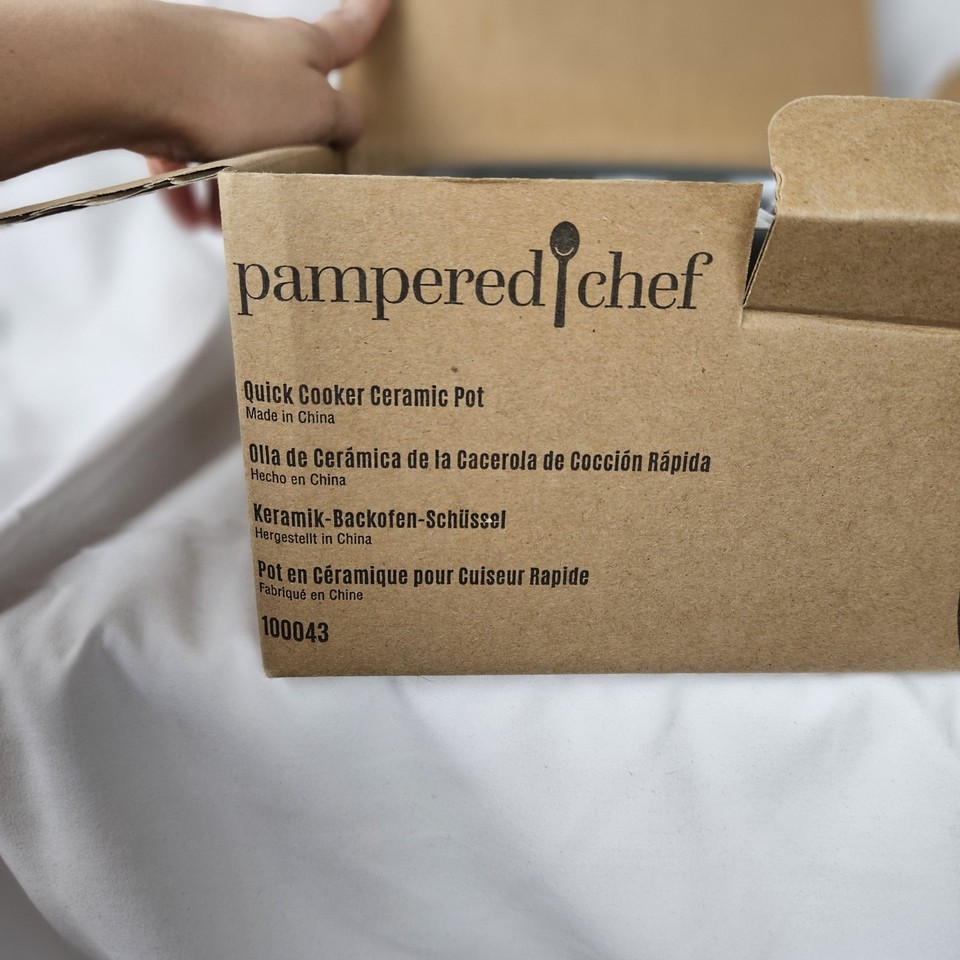 Pampered Chef Ceramic Pot With Vented Silicone Lid #100043 For Quick ...