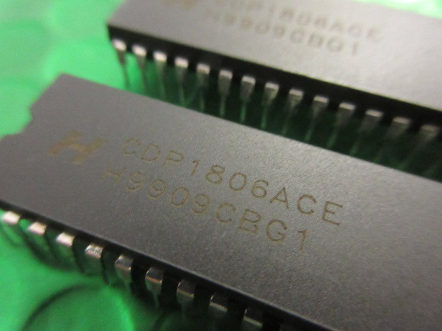2 x CDP1806ACE, CDP1805 CMOS 8-Bit Microprocessor with On-Chip RAM ...