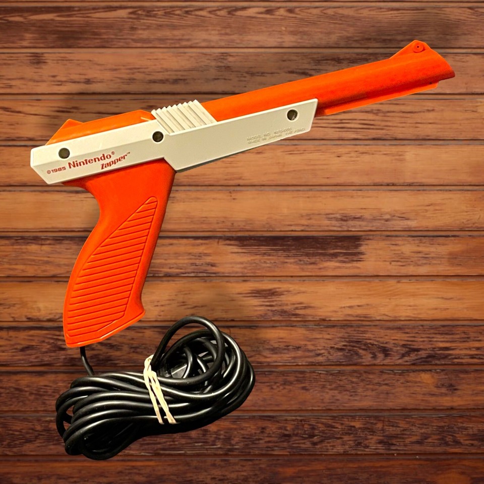 Vintage 1985 Nintendo NES-001 Console + 2 Controllers & Zapper Gun | eBay