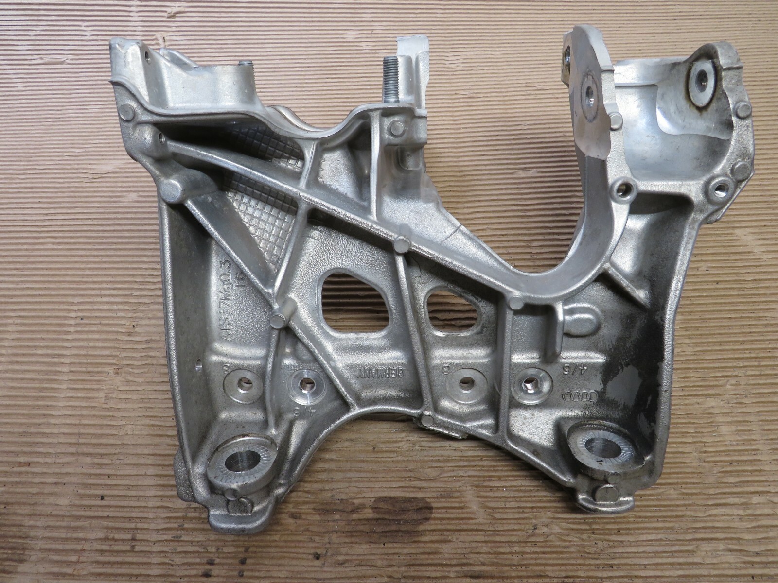 2019-2021 AUDI A8 S8 RIGHT SUSPENSION SUBFRAME REINFORCEMENT BRACKET ...