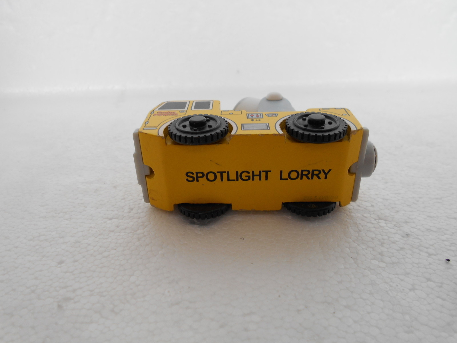 THOMAS & FRIENDS WOODEN RAILWAY "SPOTLIGHT LORRY" GC | eBay Australia