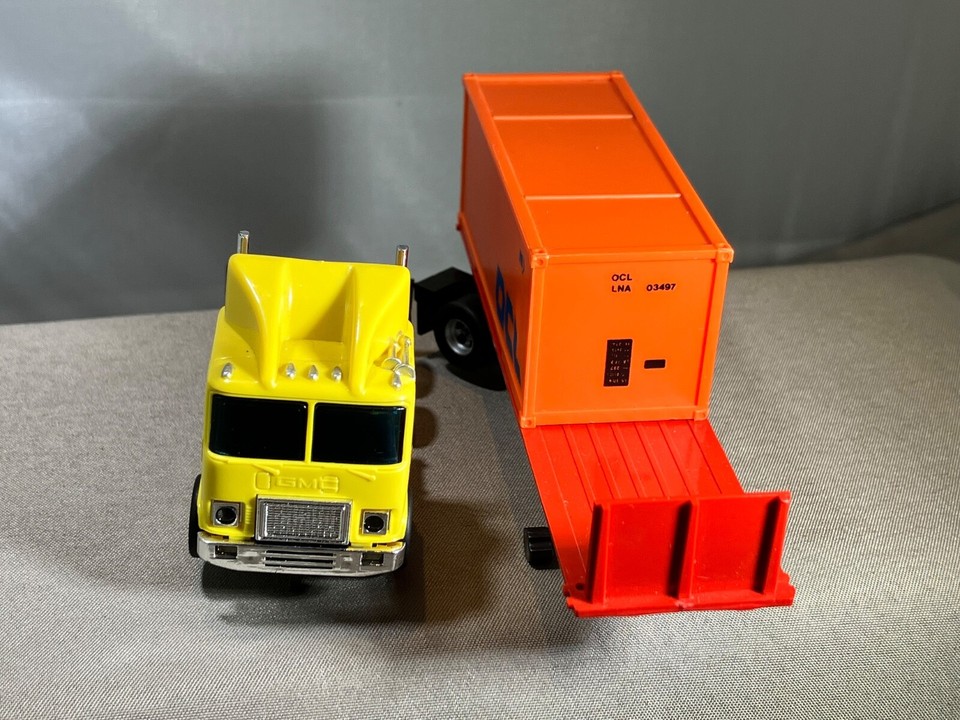 Aurora AFX yellow GMC Astro truck with OCL container, excellent used ...