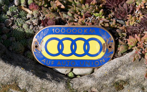 VINTAGE ENAMEL AUTOMOBILE CAR RADIATOR BADGE # AUDI AUTO UNION 100.000 ...