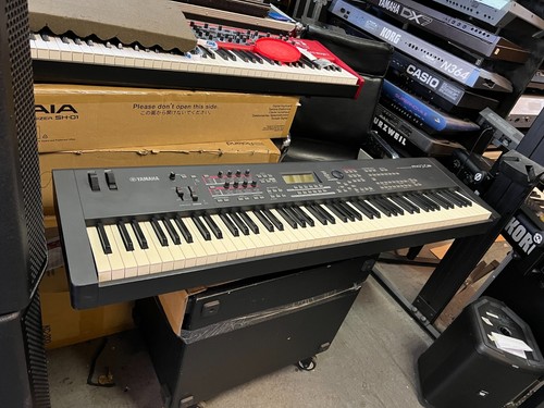 Yamaha MOX 8 88 weighted key keyboard MOX8 with gig bag/wheels ARMENS ...